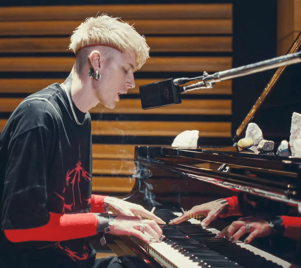 Machine Gun Kelly – Cloud Microphones